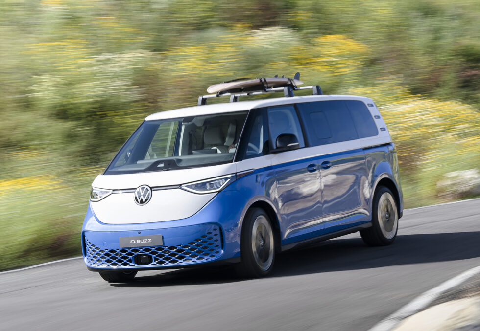 Long-wheelbase VW ID. Buzz finally revealed - The Charge